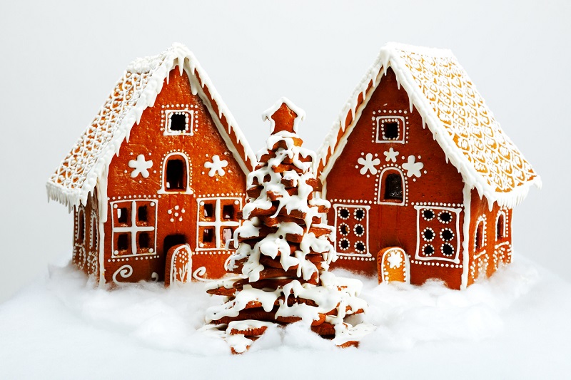 You’re Invited! Celebrating With A Gingerbread House – Refined Joy